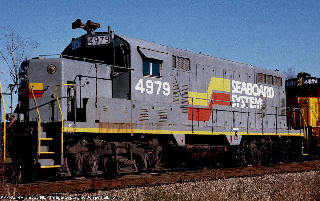 CSX GP16 #4979, still in Seaboard System paint,
